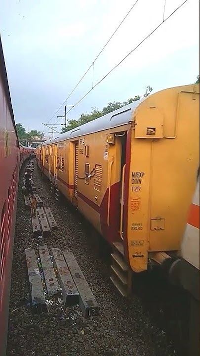 Mau Anvt SF 22539 Standing on Kanpur Central Outer Xing With Chandigarh Express #short # ...