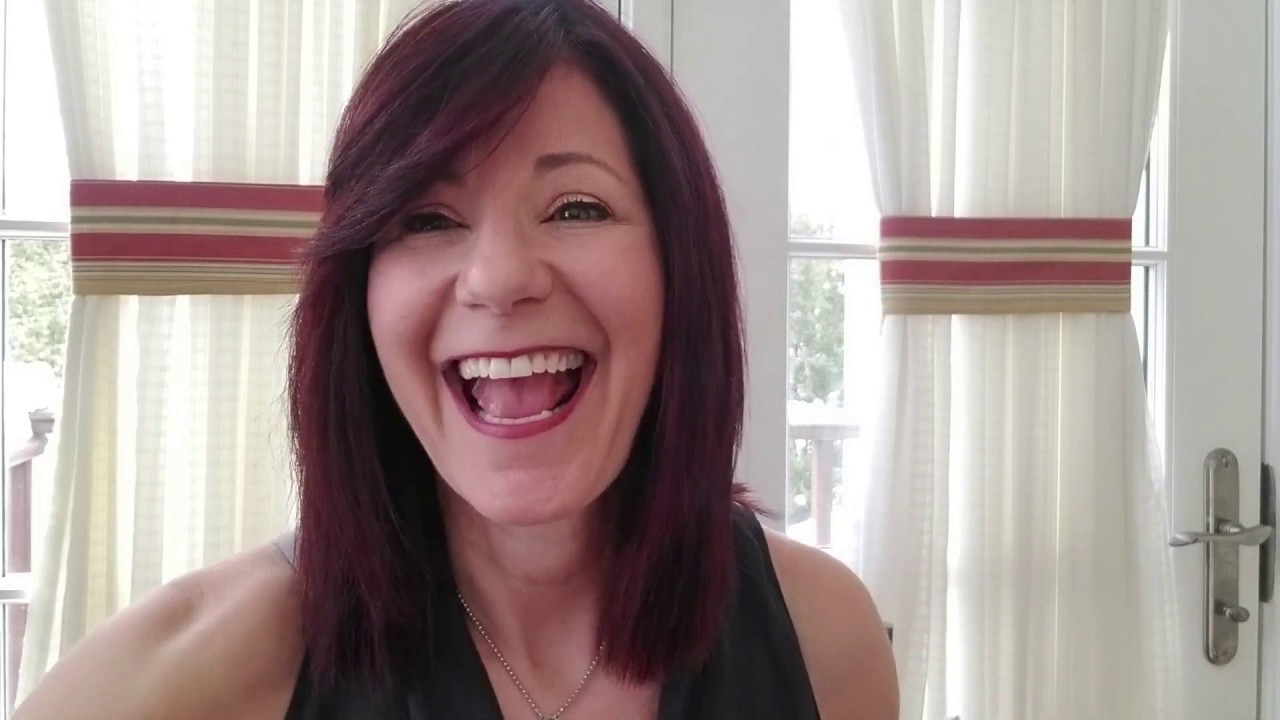 Elly Swartz reads Chapter 1 of Finding Perfect - YouTube