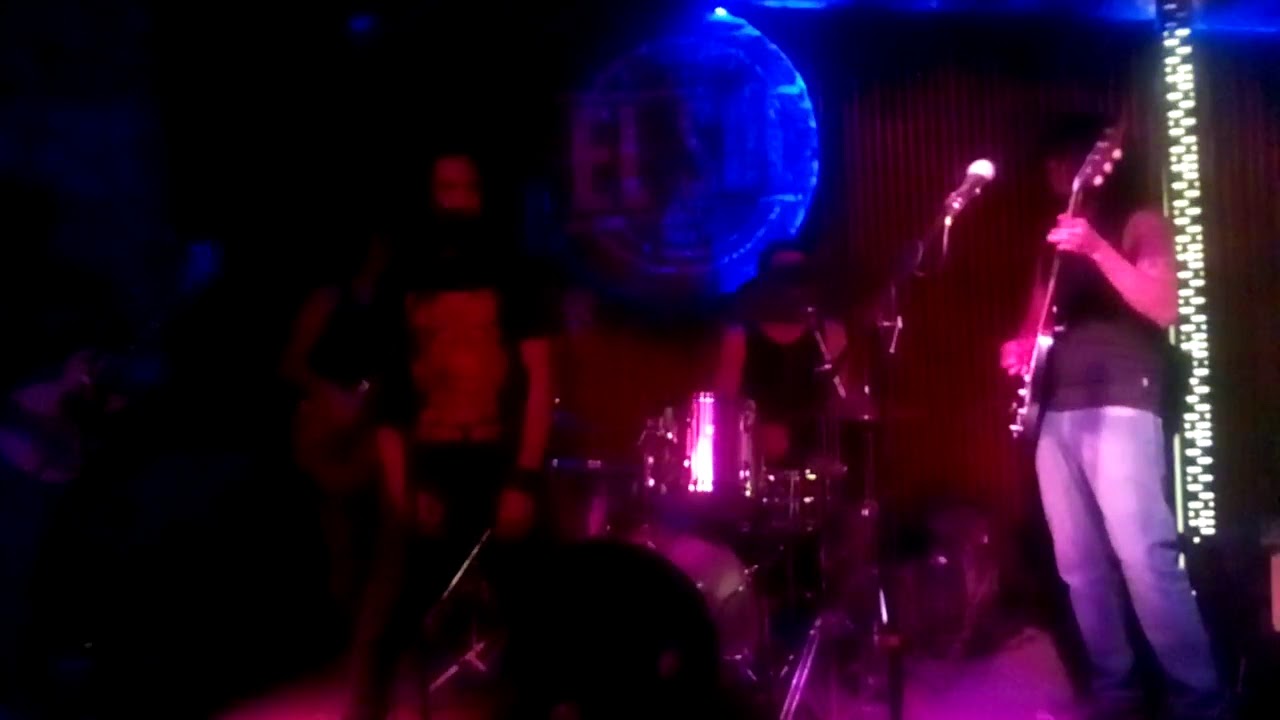 The Ballbreakers (primera parte) - YouTube
