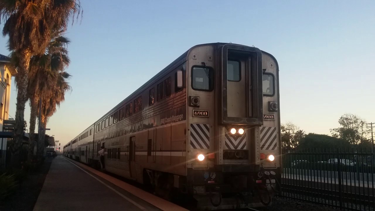 Amtrak Pacific Surfliner departing Oceanside - YouTube