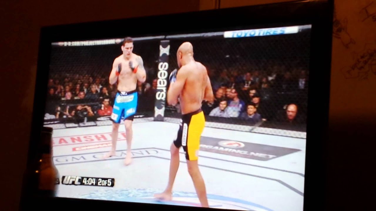 Anderson Silva breaks his leg! - YouTube