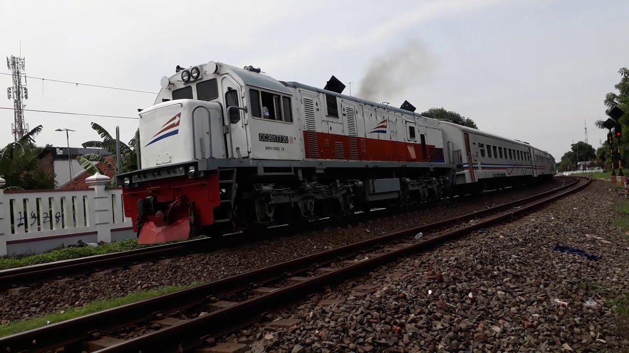 Lokomotif CC 201 25 Kereta 184 Bengawan - YouTube