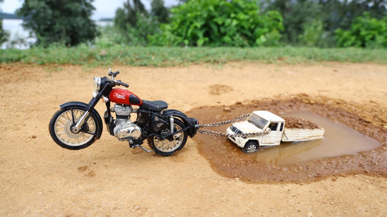 Bolero Pickup Stuck in Pit Pulling Out Royal Enfield Bike | Ford ...