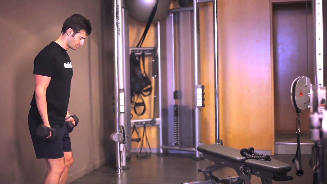 Consejo para la flexión de codo con mancuernas | Men's Health España ...