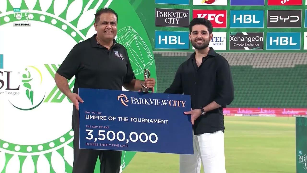 Asif Yaqoob receives the #HBLPSLX ‘Best Umpire of the Tournament’ award! - YouTube
