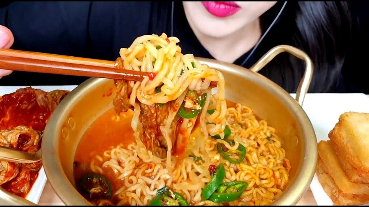 ASMR 열라면 멘보샤 매운실비김치 먹방 SPICY NOODLES MANBOSHA SILBI KIMCHI MUKBANG ...