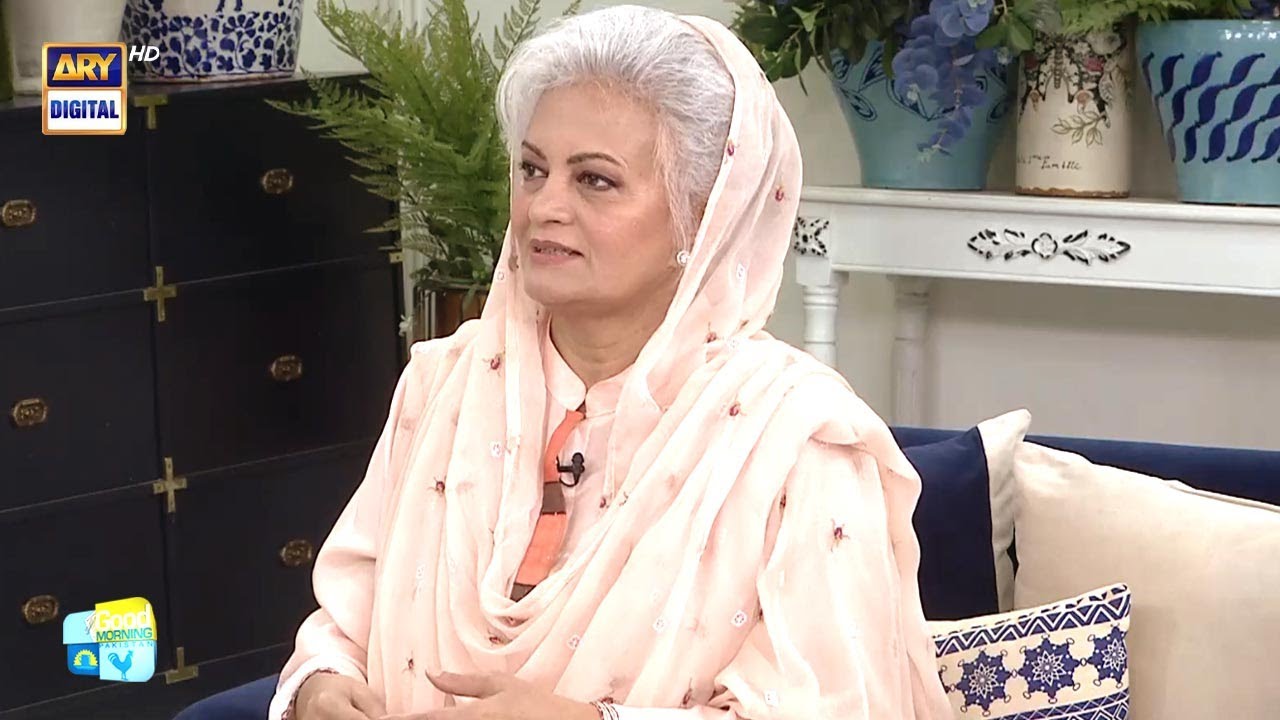 Musarrat Misbah telling about her family background.. - YouTube