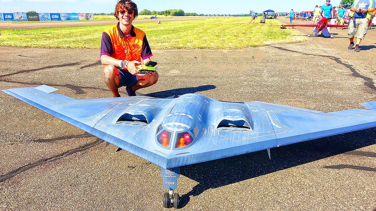 GIANT B 2 SPIRIT STEALTH BOMBER RC TURBINE JET FLIGHT DEMONSTRATION