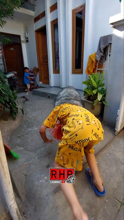 Untung Gak Telat Masuk Rumah , Bocil Ff Dikejar Grandong - YouTube