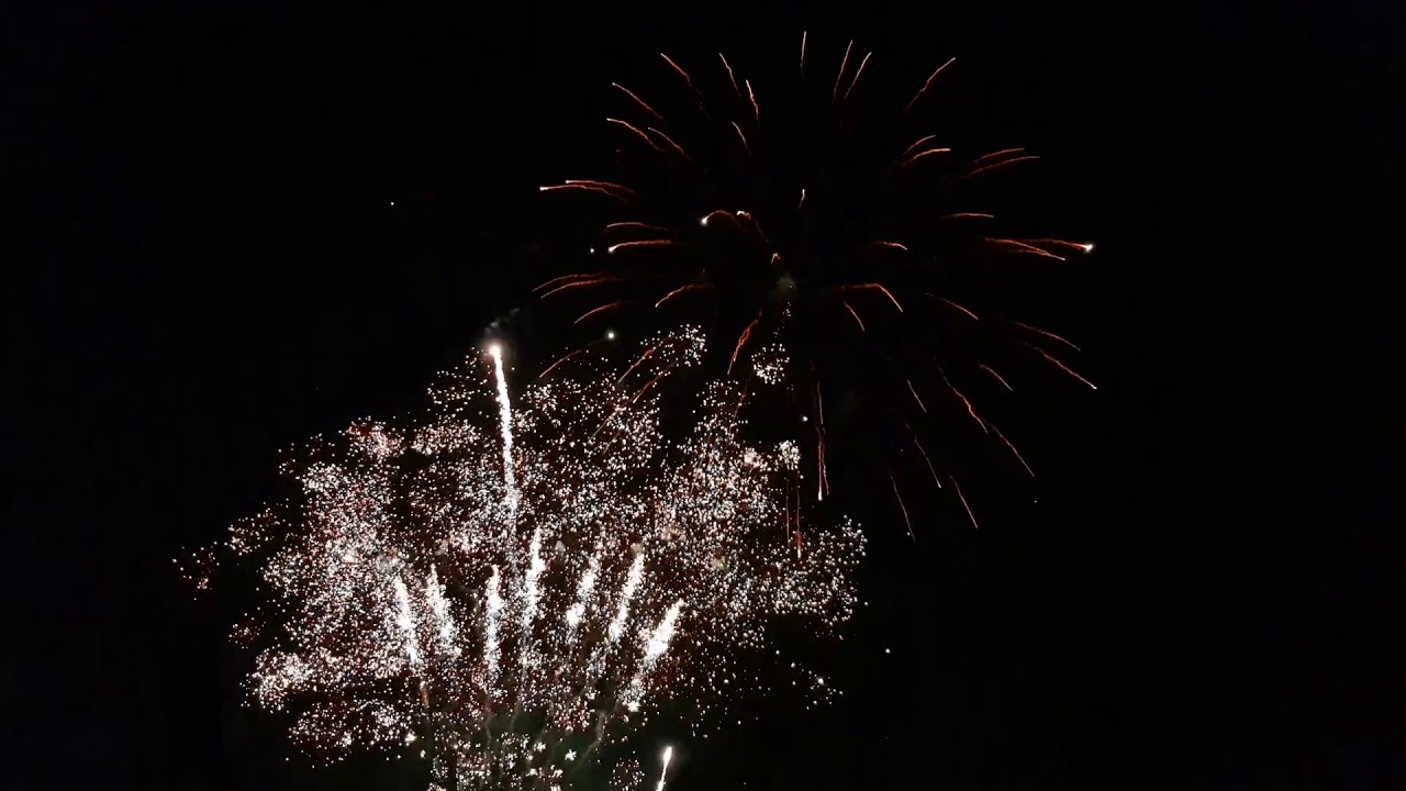 Windsor Racecourse Fireworks, Nov 3 2018 - YouTube