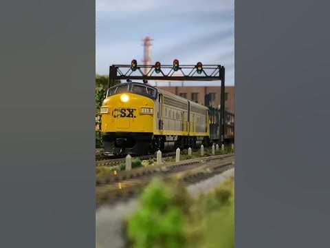 Returning the Empties: Pair of CSX F Units Running with Empty Auto Racks - HO Scale Train - YouTube