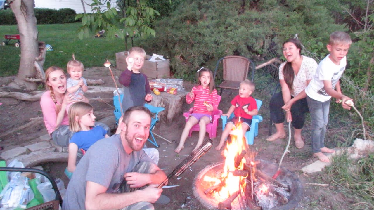 🔥BURNING SCHOOL BOOKS 📚 AND HOMEWORK TO MAKE SMORES 🍢 - YouTube