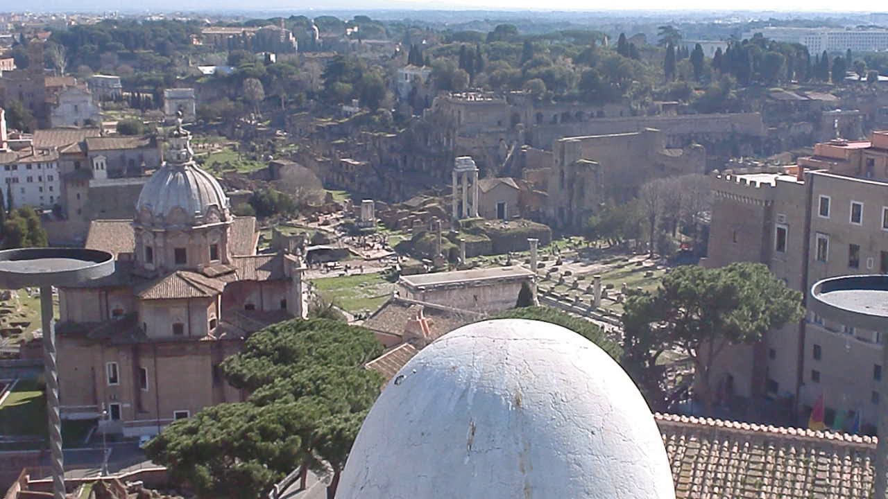 Vista de Roma no topo do Monumento a Vítor Emanuel II da Itália (Altar ...