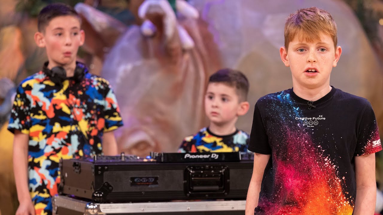 DJ Callum reaction to Fergal singing Ava Maria | The Late Late Toy Show ...