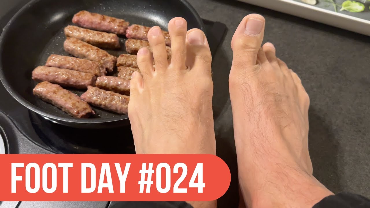 1 Min Toe Wiggle While Making Cevapcici - Foot Day 024 - YouTube