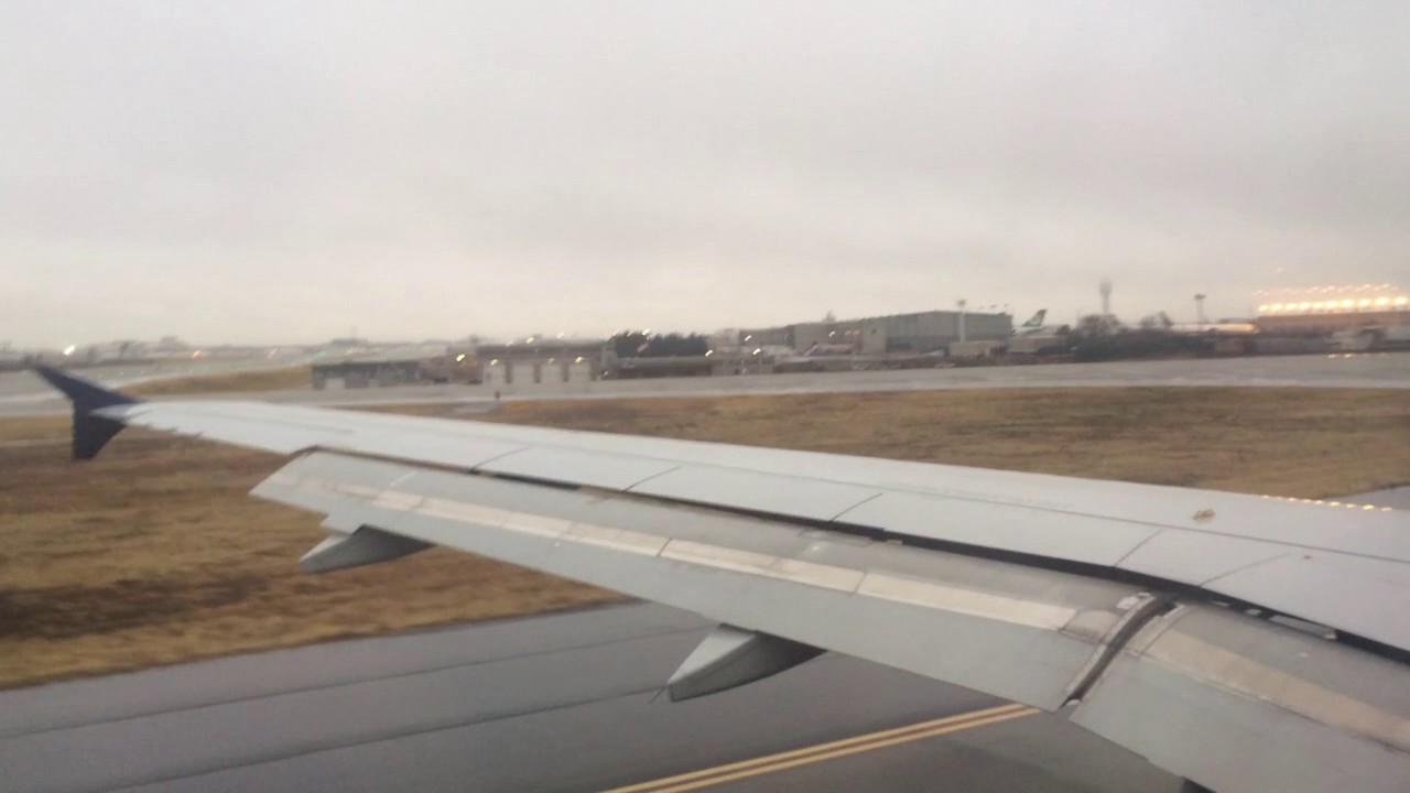Delta Landing in Atlanta - YouTube