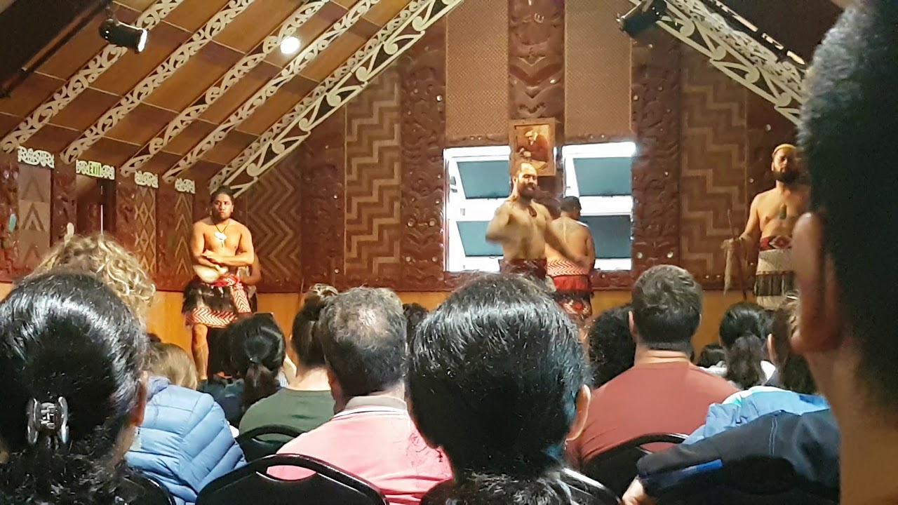 Maori weapons training - Mere (club) - YouTube