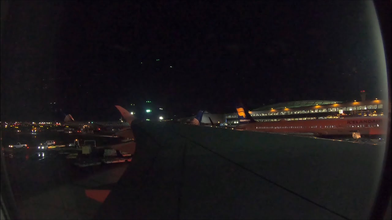 Lufthansa A350 impressive night landing in Newark with stunning views ...