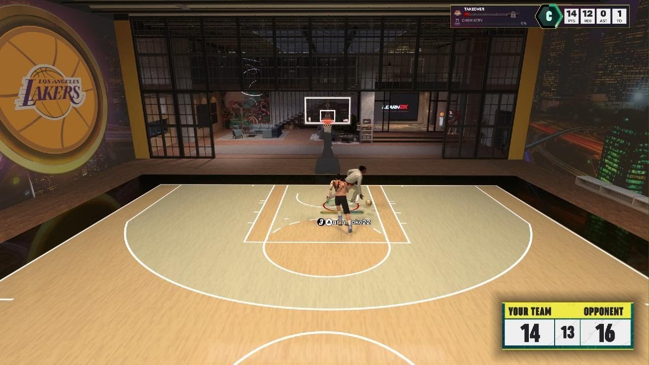 Insane dunk on - YouTube