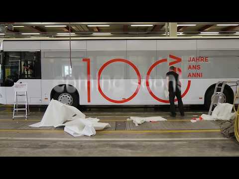 Einsteigen, bitte: Hier kommt der SEV-Ausstellungsbus