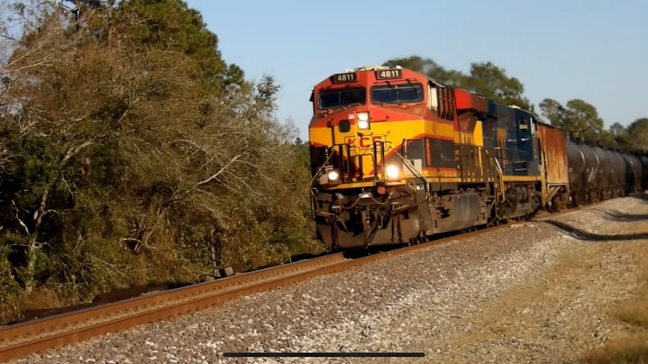 KCS 4811 Leading B622 Through NE hatley 10/19/22 - YouTube