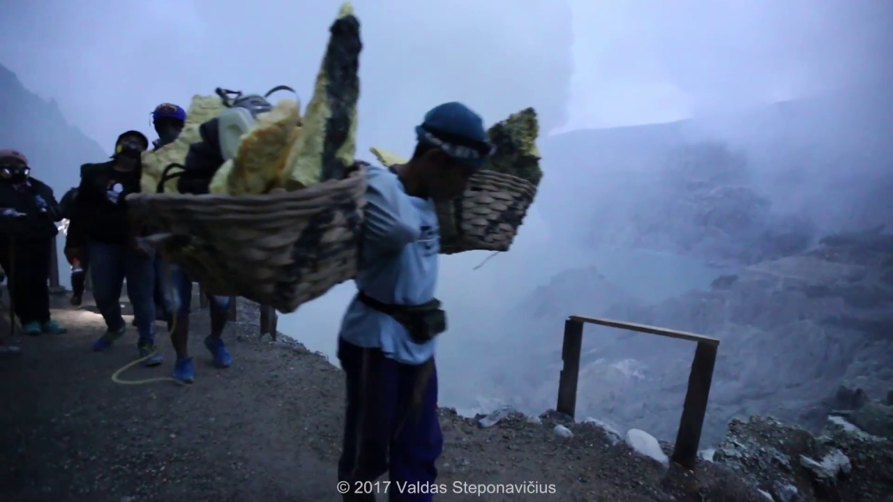 Ijen crater night tour - YouTube