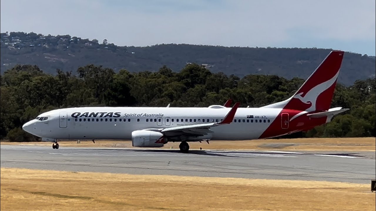Qantas QF646 Take Off Perth Airport - YouTube