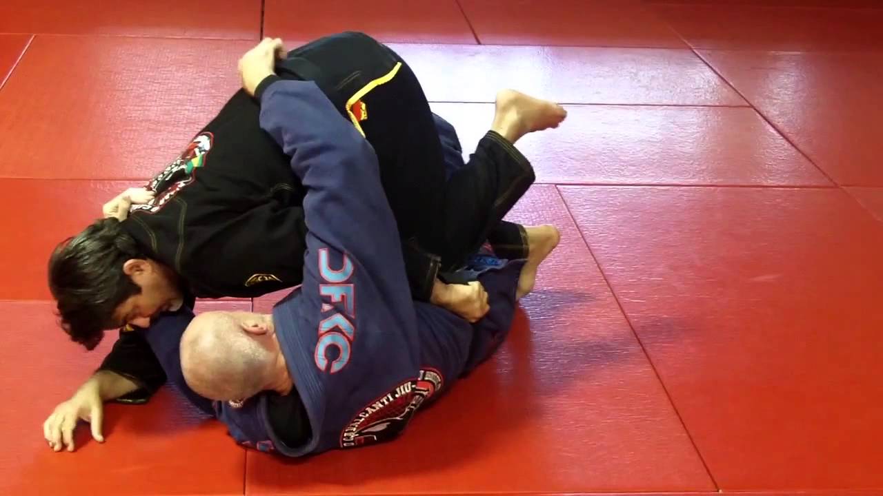 Jiu Jitsu Techniques - Half Guard Pass - YouTube