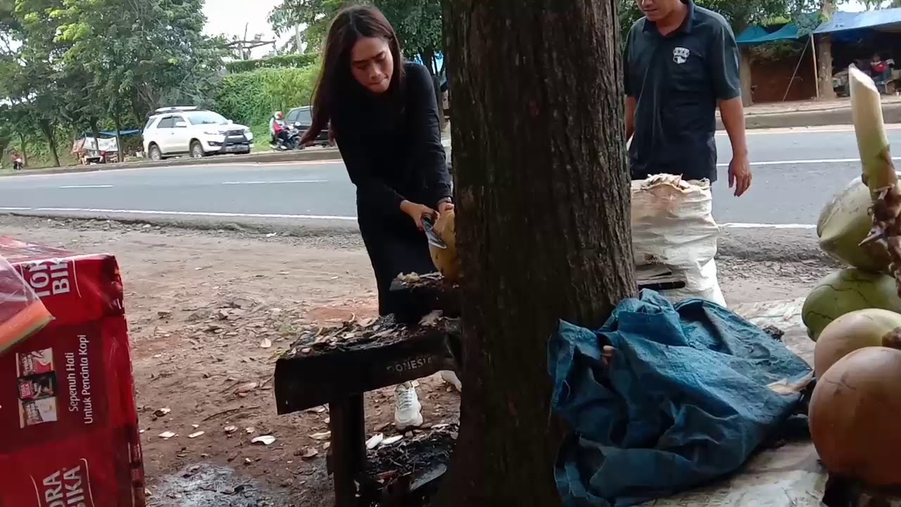 Cewek Cantik Penjual Es Dugan - YouTube