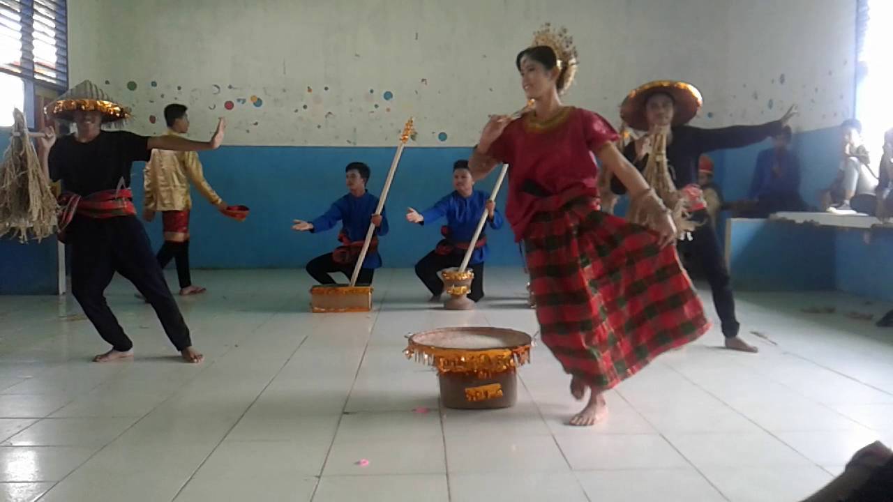 MAPPADENDANG DANCE by kelas XII IPA 1 SMAN 10 BOMBANA 2016 - YouTube
