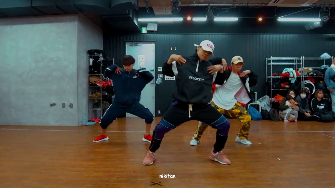 Enhypen niki dance in his studio - YouTube