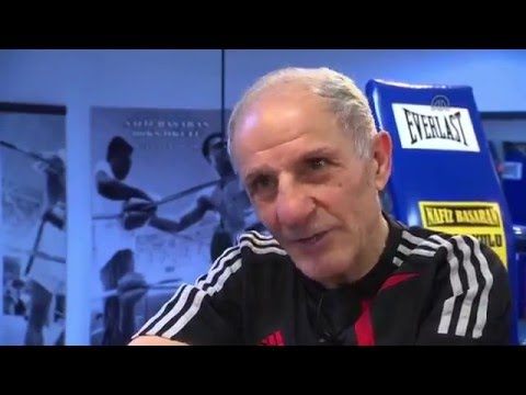 Efsan Boksör Cemal Kamacı Ve Oğlu Dövüştü Boks Kursu