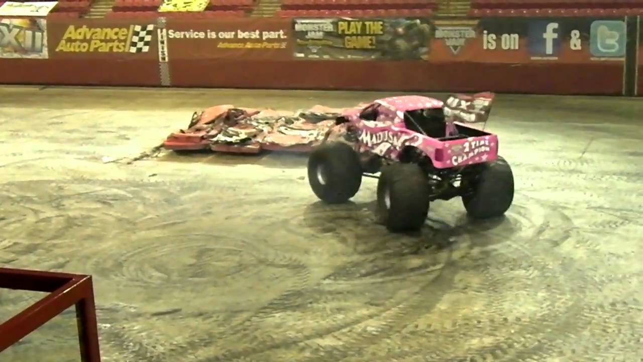 Monster Jam Wichita Falls,Tx 2011 Freestyle - YouTube