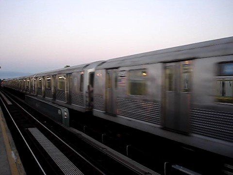 MTA New York City Subway : Not In Service R40M/R42 Mixed Set @ 111th ...