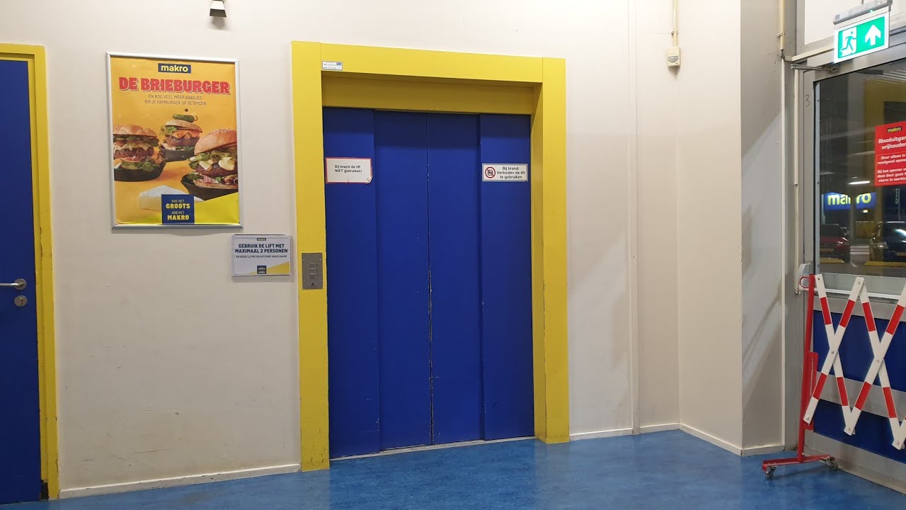 A EPIC old Thyssen De Reus elevator. Makro, Delft, Netherlands. - YouTube