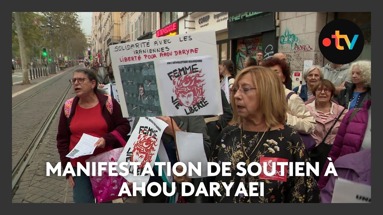 Manifestation de soutien à l'étudiante iranienne, Ahou Daryaei, arrêtée ...
