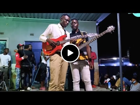 Esau and Tatenda Macheso performing (chikwambo) live - YouTube