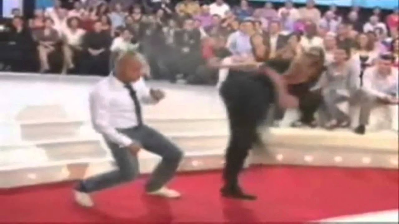 VAN DAMME Incredible Bottle kick above the head (Restored 16:9 version ...