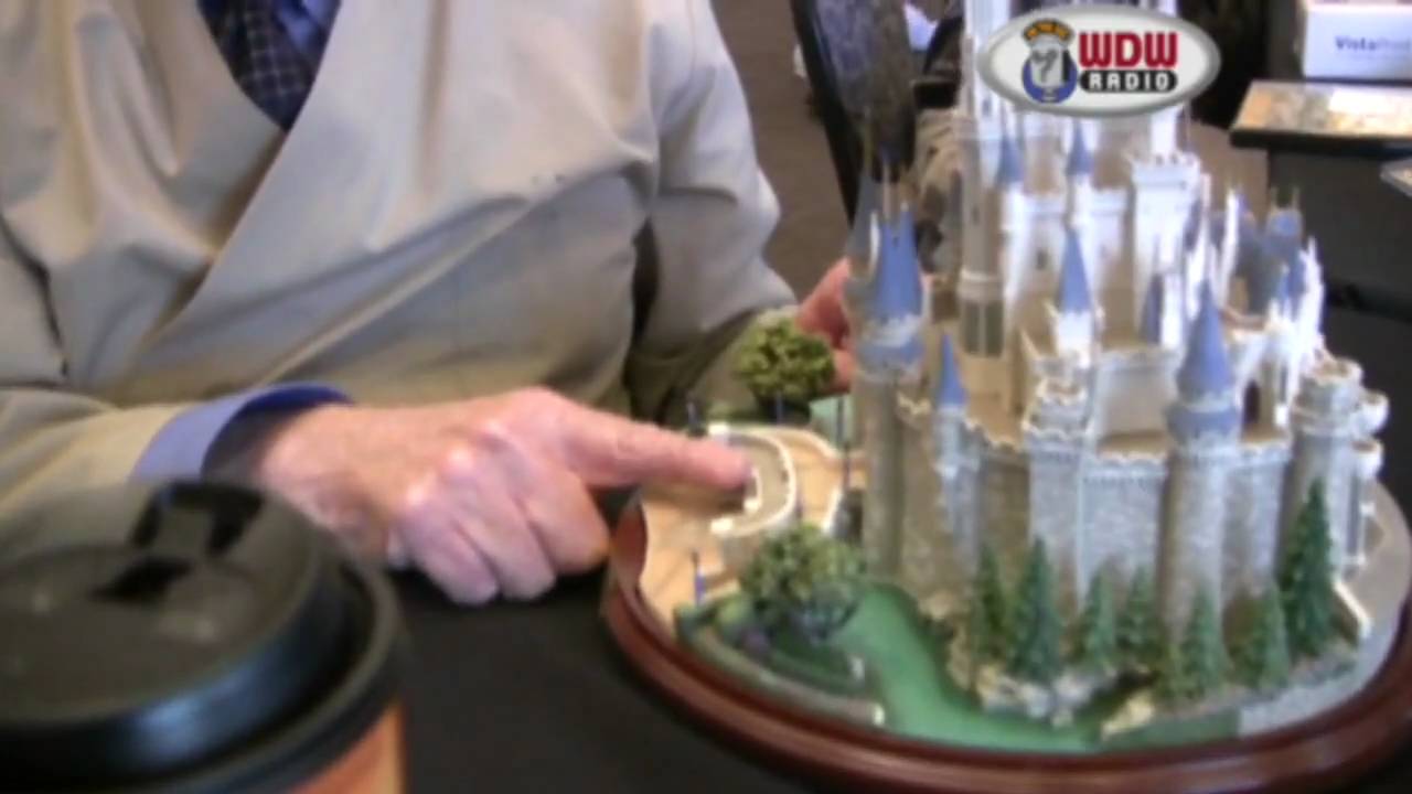 Artist Robert Olszewski Interview by Lou Mongello from WDW Radio - YouTube