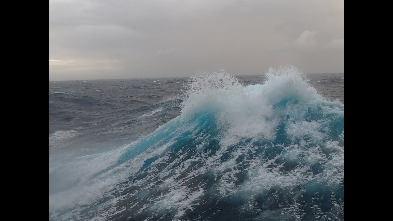 fighting with the ocean waves, #roughsea ,#roughwaves ,#oceansounds ,# ...