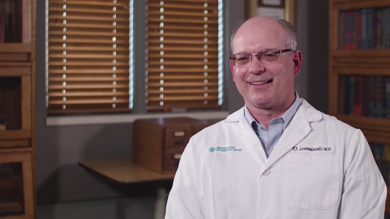 Meet Dr. Phillip Lewandowski - Crystal Clinic Orthopaedic Center - YouTube