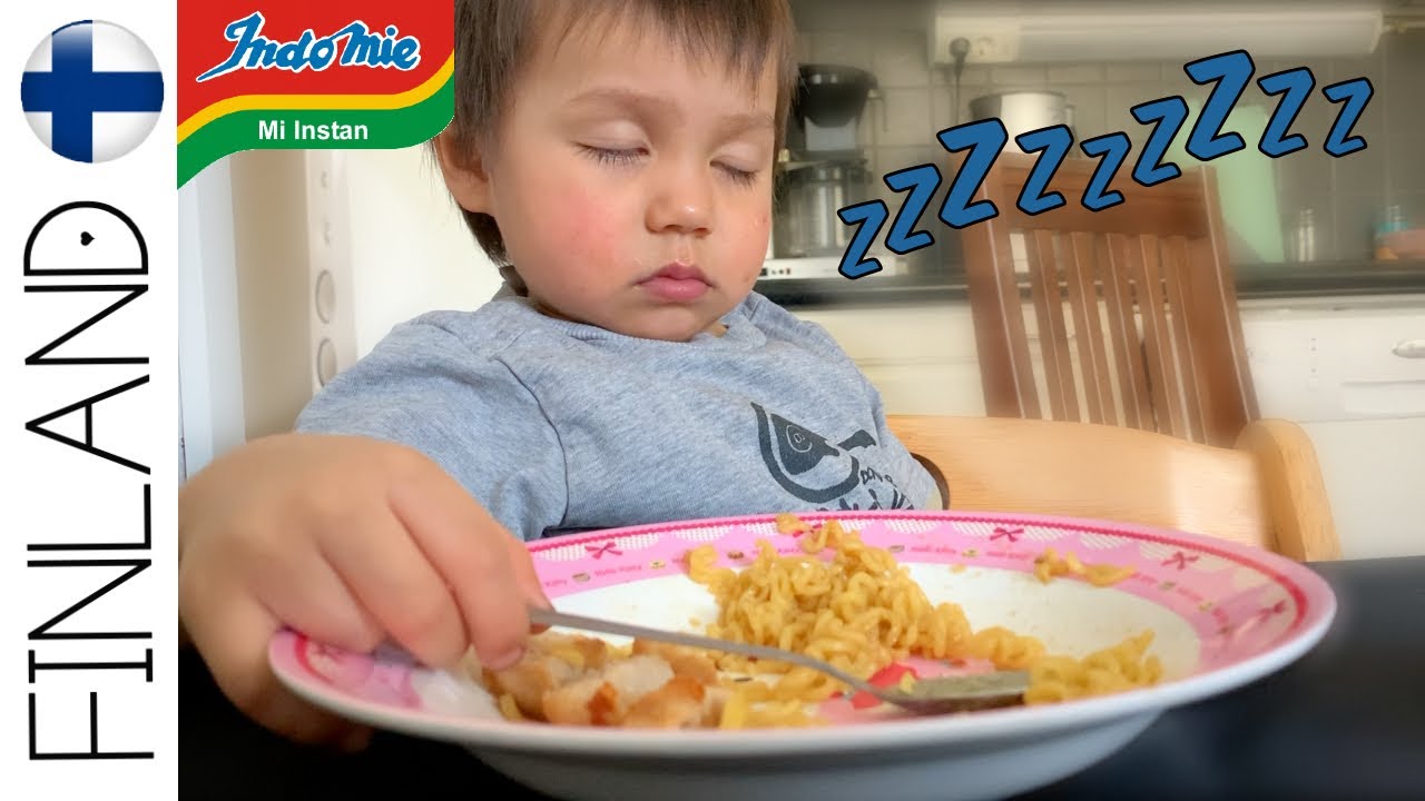 TODDLER FALLING ASLEEP WHILE EATING AT THE TABLE | FUNNY BABIES VIDEO ...