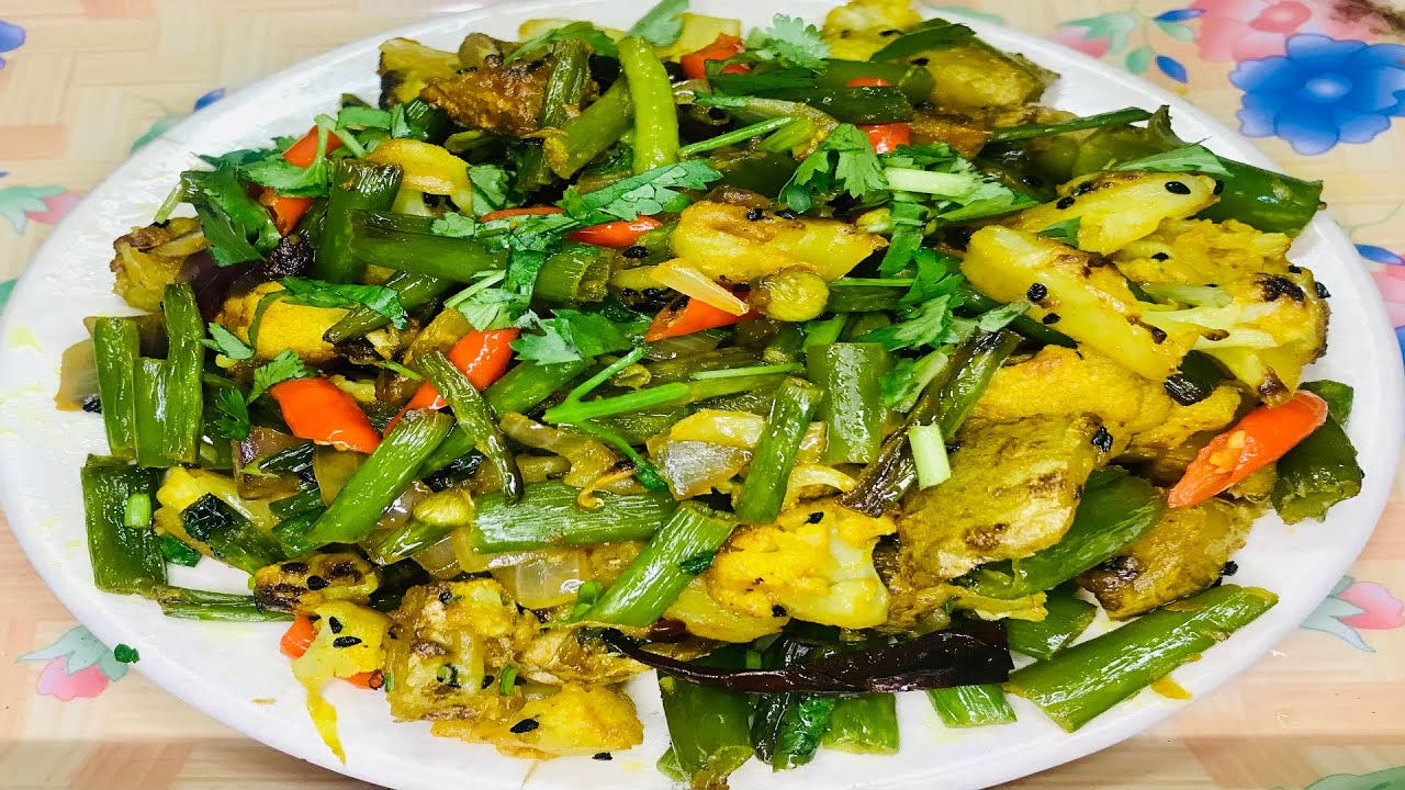 Fulkopi Peyajkoli Alur Mix Dry Sabji Curry | Onion Flower Stalks ...