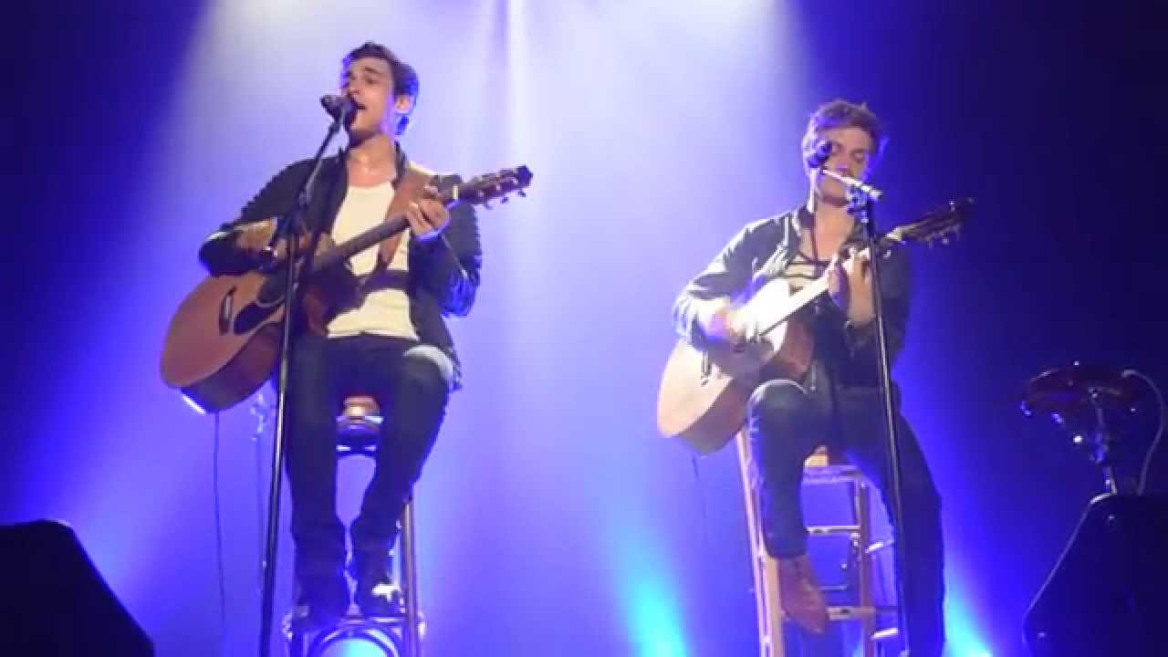 Martial & Mathieu - Sèche tes larmes (live théâtre trévise) - YouTube