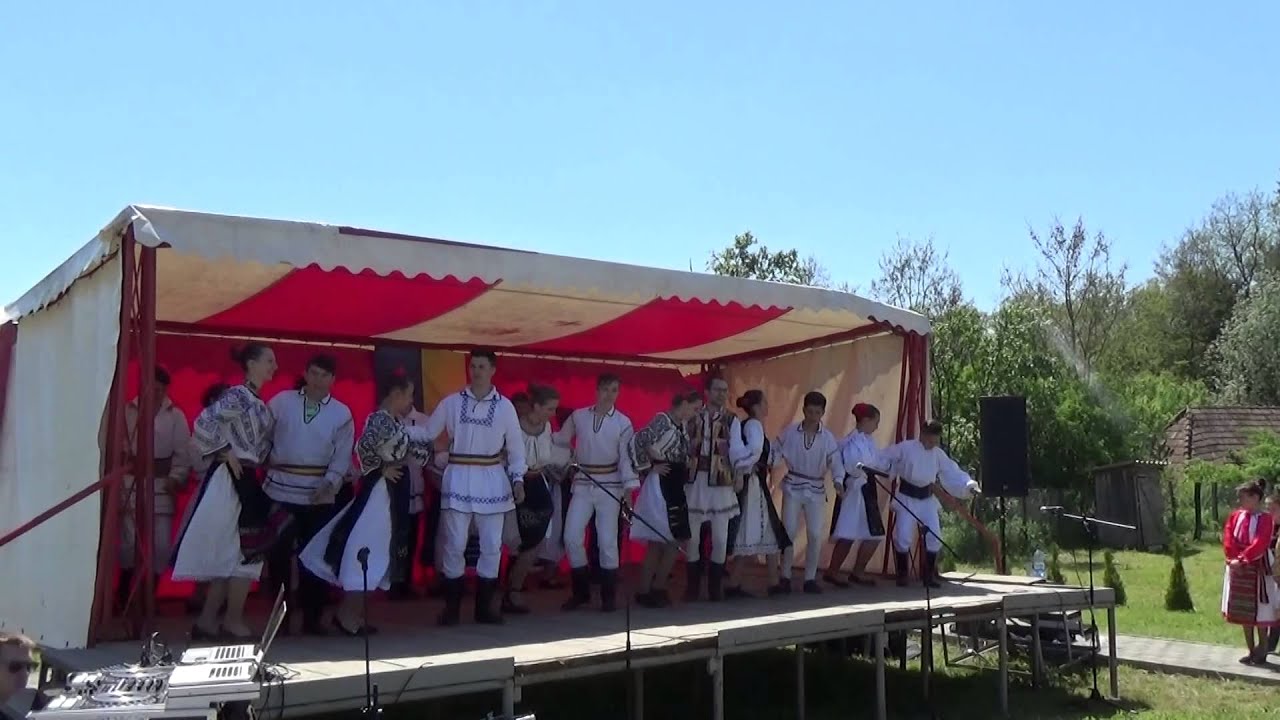 Joc popular-jucausii din Caseiu la Bobalna - YouTube