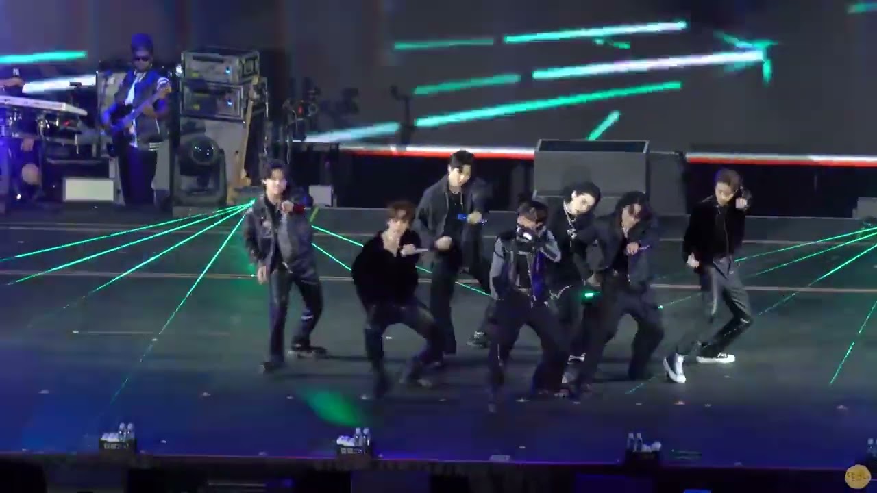 RUN BTS 4K😍FAN CAM Busan yet to come concert😍🤩 - YouTube