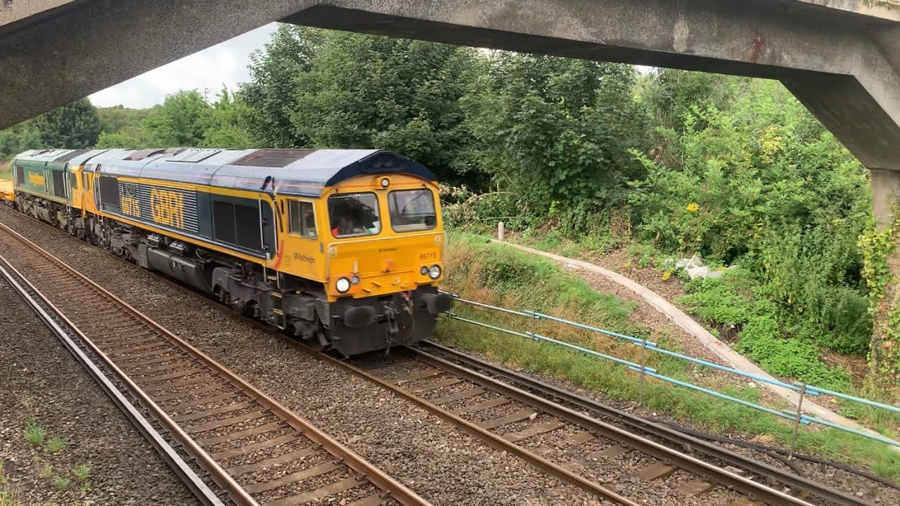 Class 66 | 66715 ‘Valour’ + 66585 | GB Railfreight + Freightliner - YouTube