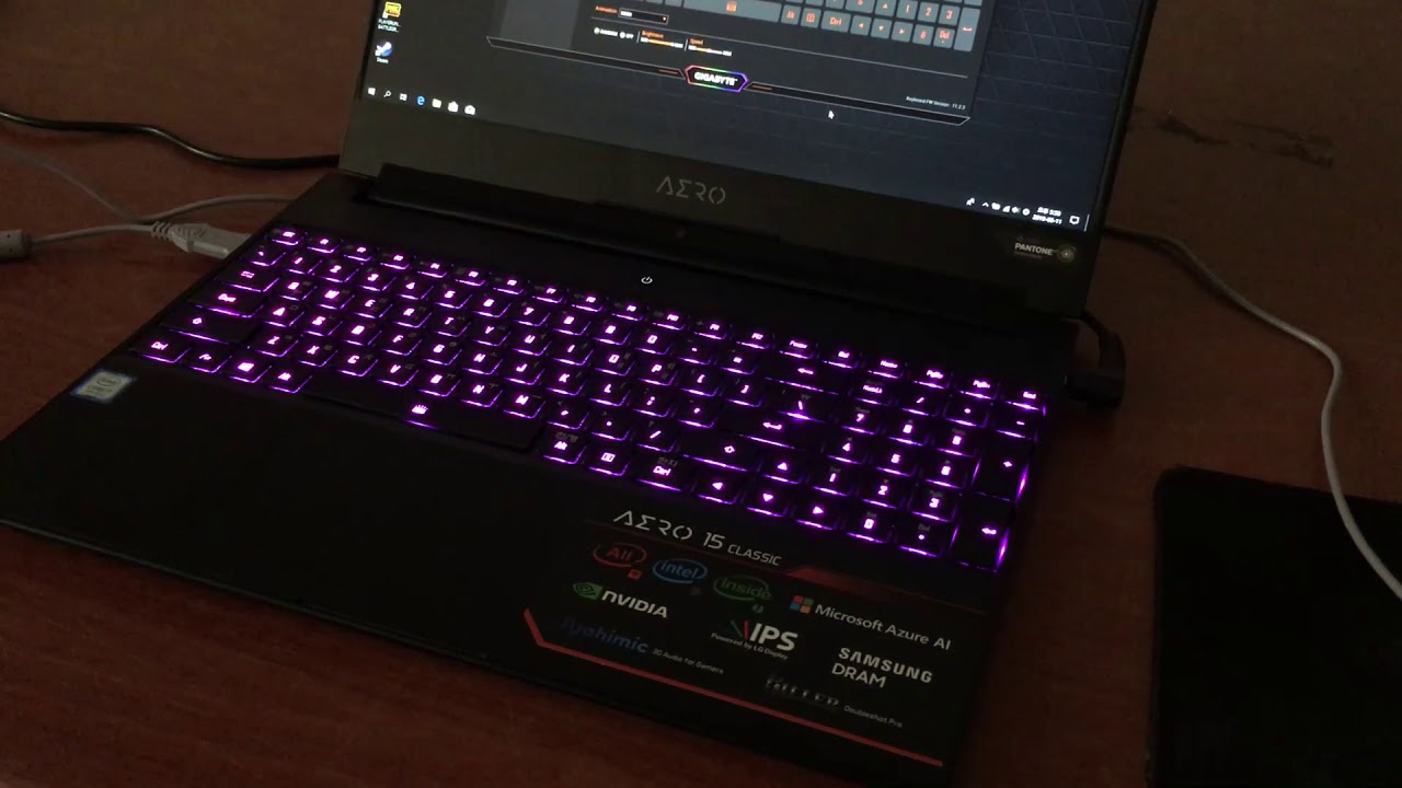 GIGABYTE AERO 15S V10 test - RGB FUSION keyboard - YouTube