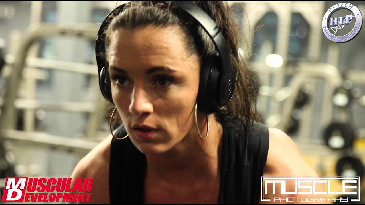 Heather Dees Trains Shoulders - YouTube