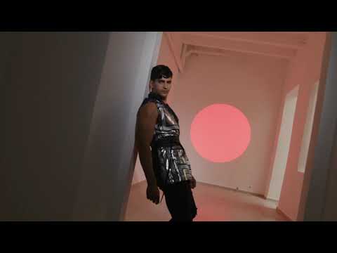 Kelvin Giovannie  presenta su  fashion film de la colección “Self Domination” primavera/verano 2023